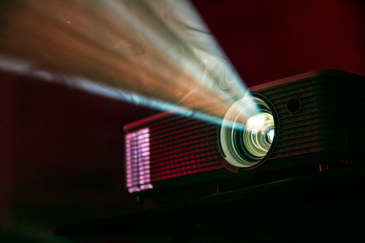 Projection Screens | Euroscreen®