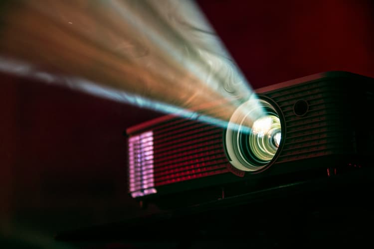 Projection Screens | Euroscreen®